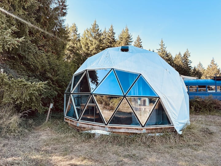 Geodesic Dome Luxury Glamping On Organic Farm - ソルトスプリング島