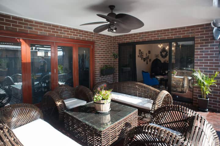 Best West Of Melbourne Whole House - Caroline Springs