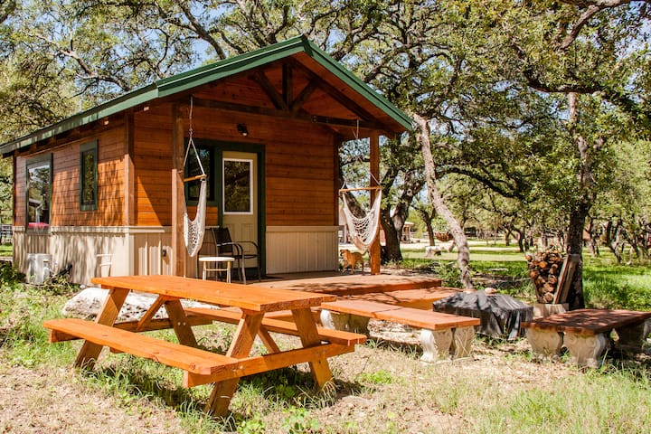 A Must See - Hunters Cabin - Driftwood, TX