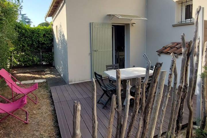 Studio Cosy Avec Extérieur Pour 2 Personnes - Le Pontet