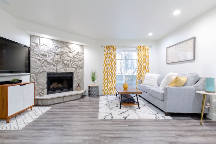 Stylish 2 Bed 2 Full Bath, Tv’s, Music, Stylish! - Aurora, CO