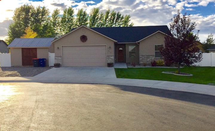 Twin Falls Home! Master Suite! Playset&fenced Yard - Twin Falls, ID