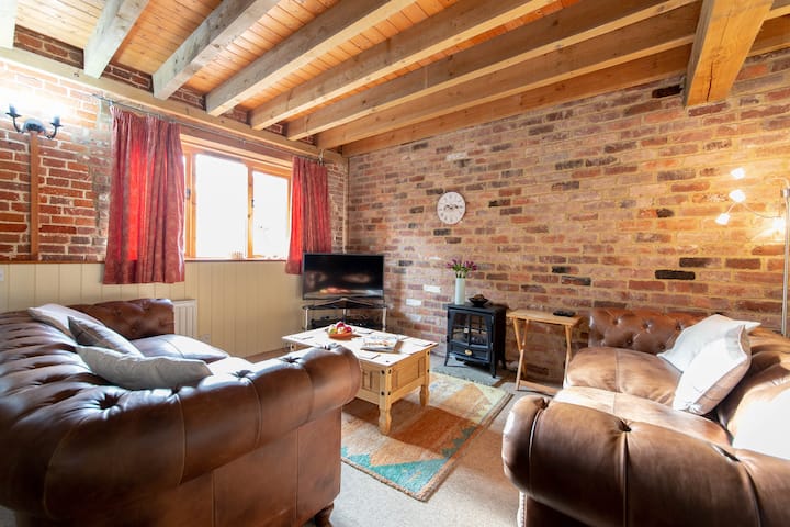 Barn Conversion, 3 Bedrooms, Swimming Pool - Norfolk