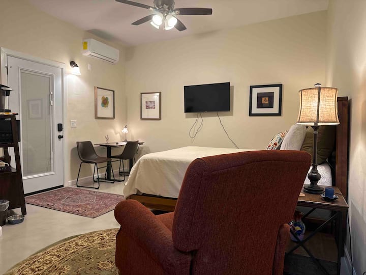 Home Away Suite (Private Entrance & Patio) - Tucson