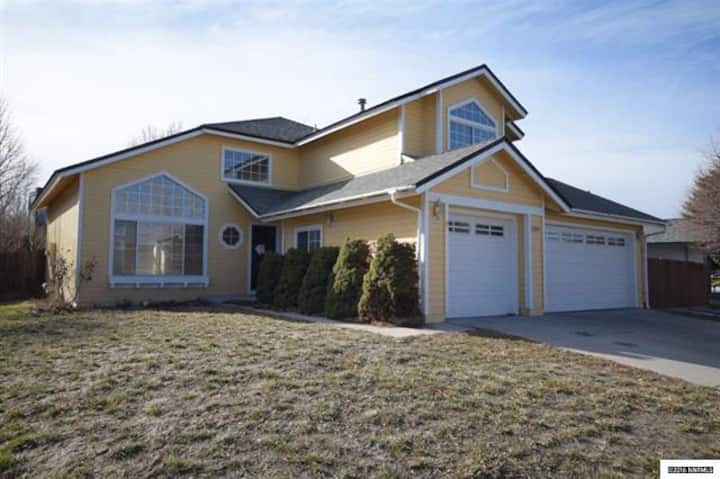 Spacious Five Bedroom Home Near Sparks Casinos! - Sparks, NV