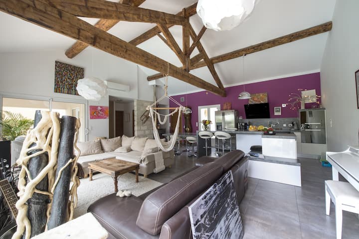 Chambre Dans Maison  Pierres Et Poutres Apparentes - Saint-Laurent-d'Aigouze