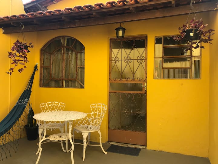 Casinha Amarela Toda Reformada - Sem Garagem. - Betim