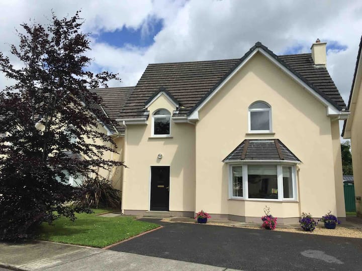 Luxury Charming House, Sleeps 10 - Kenmare