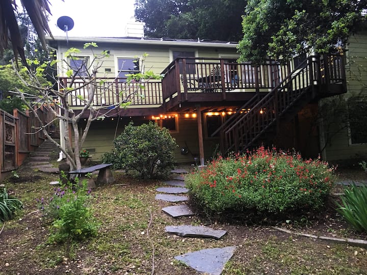 Urban Refuge Tranquility In An Urban Setting - Oakland, CA