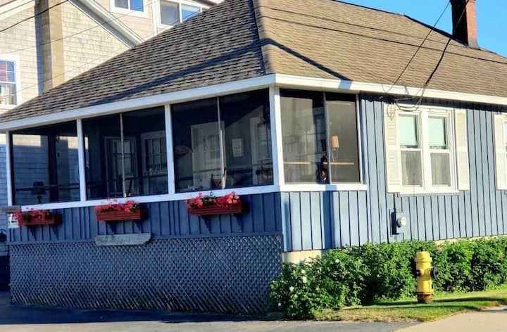 Surfside Beach Cottage 3 Bed Steps To Sand - Old Orchard Beach, ME