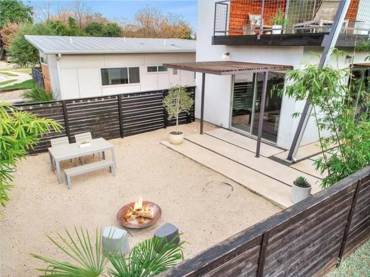 Modern 3 Bed 3 Bath W/ Private Yard - Austin, TX