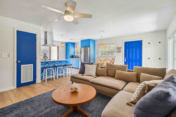 Gulfport Breezy Cottage King - Outdoor Living Too! - St. Pete Beach, FL