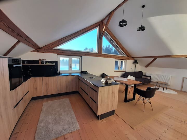 Moos-hof
Griaßt`s Eich Auf`m Moos-hof - Hopfen