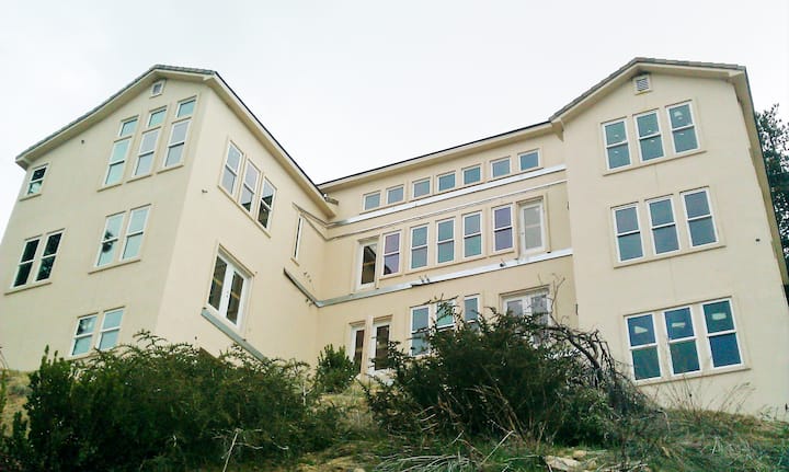 Big Home, Vaulted Ceiling, Game Room, Amazing View - Running Springs, CA