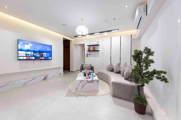 ‏Trendy Apartment With A Rooftop In Alwadi. - Riad