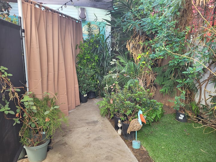 Private, Quiet Guesthouse - Los Angeles, CA