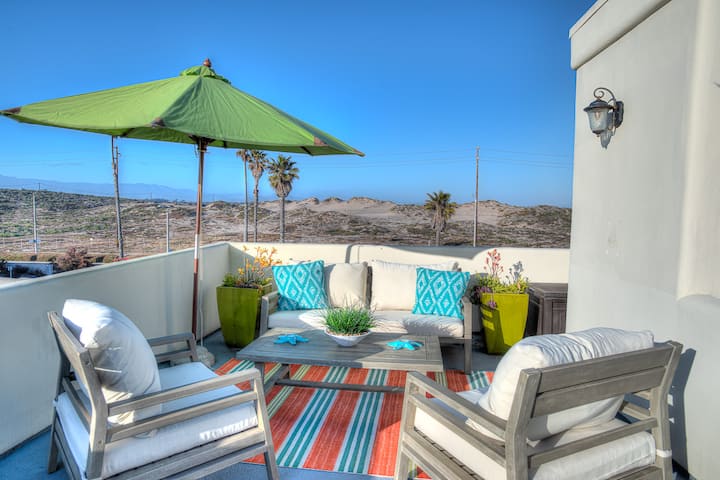 Spacious 4br, Rooftop Deck/fire Pit/steps To Shore - Oxnard