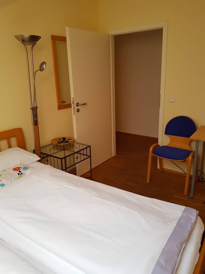 Schönes Zimmer, Bad, Wärmekabine U. Balkon 3 - Düsseldorf