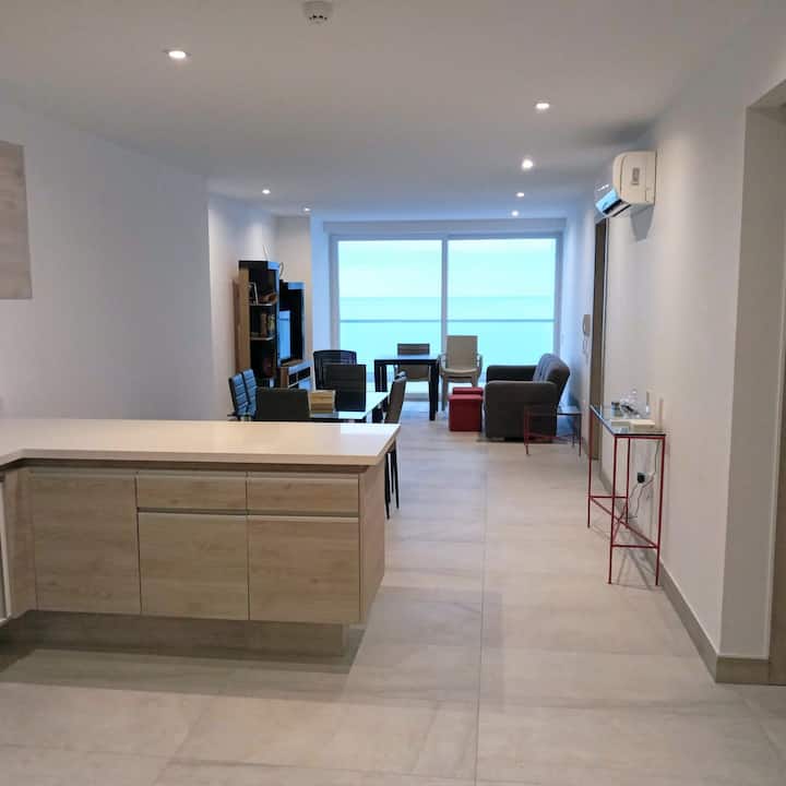 Hermoso Dpt. 2 Dormitorios, Piscina, Gym, Jacuzzi. - Manta