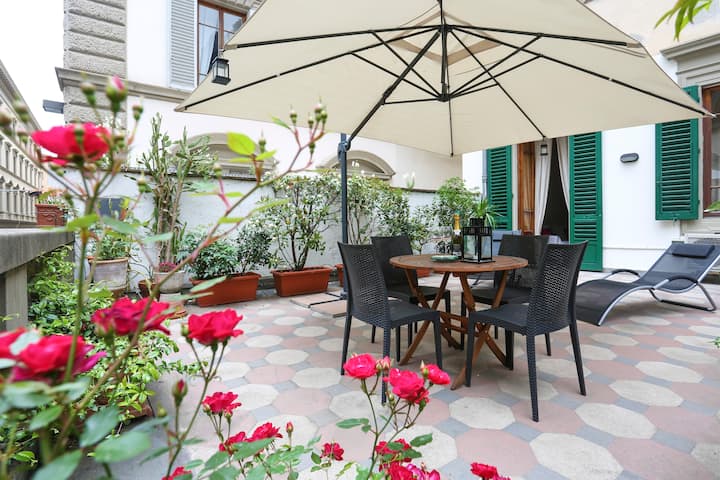 Central & Spacious “Michelangelo” With Patio - Florenz
