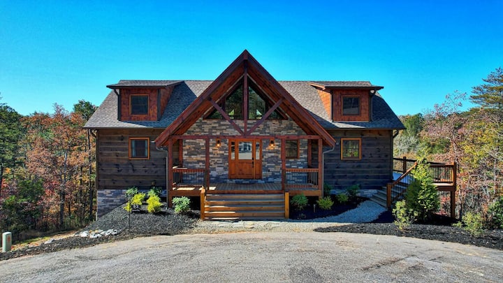 Luxury Cabin - High-speed Internet, Hot Tub & View - Mineral Bluff, GA