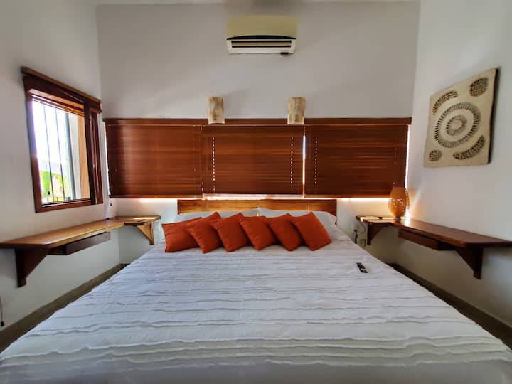 Casita Santiago Hills White Villa - Manzanillo