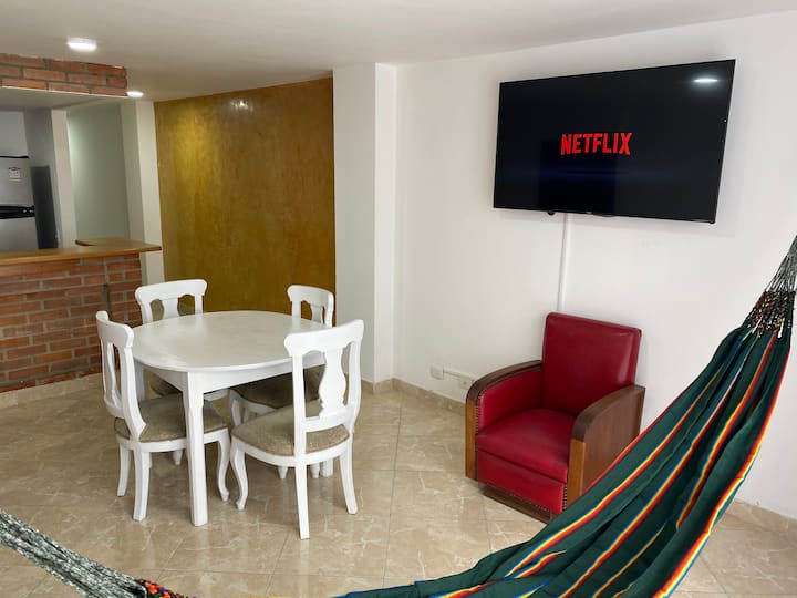 Spacious Apartment Close To Laureles Park Fastwifi - Medellín