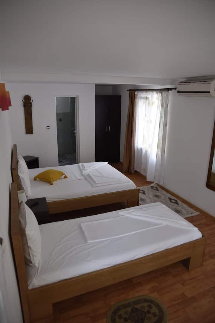 Camera Tripla - Sulina