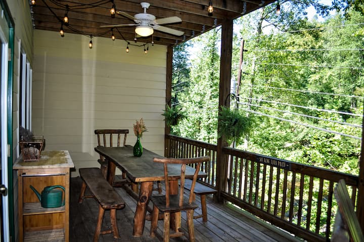 Happy 2 Master Suites Over Looking The River - Helen, GA