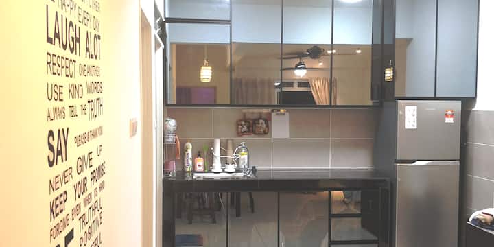 Eagle's-eye View Highest Floor@matt D'putra Suites - Kulai