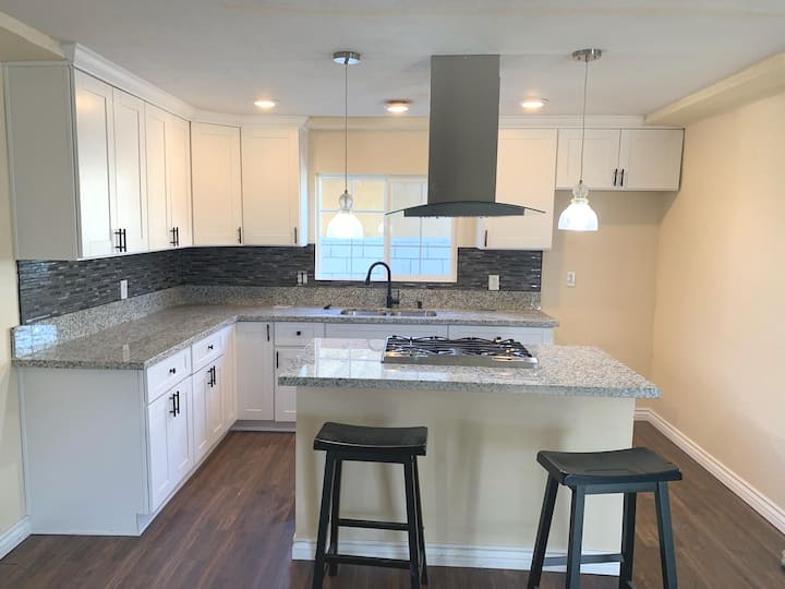 Cozy Palace-entire House 
17mn To Disney, Wsh&dry - Santa Ana, CA