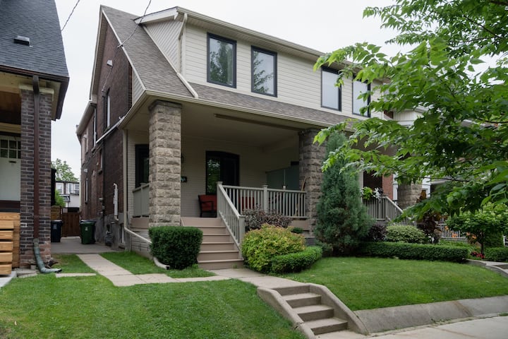 Beaches Living - Large 1 Bed With Parking - Toronto