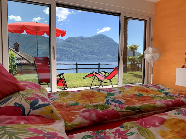 Palmenoase Mit Grosser Liegewiese Und Seesicht - Brissago