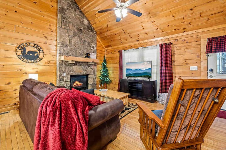 1 Mile To Parkway - Cozy Cabin, Hot Tub, Honeymoon - Pigeon Forge, TN