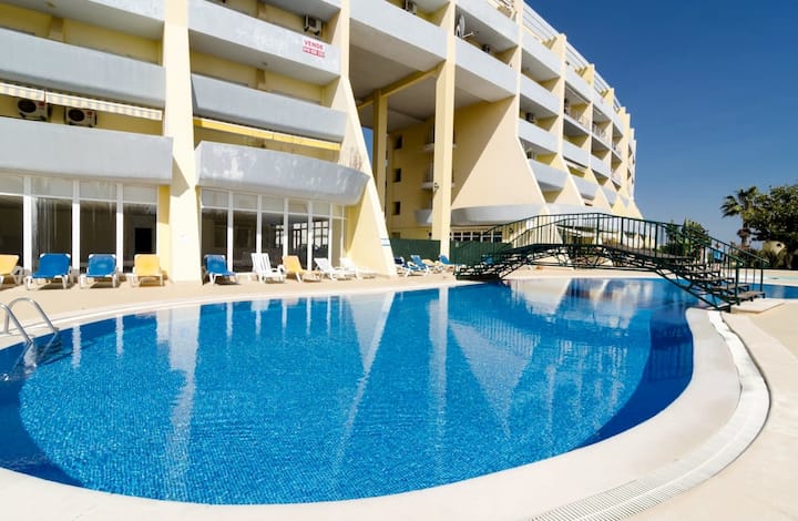 Location! Location! 2-bedrm Beach+pool+town+wi-fi - Lagos