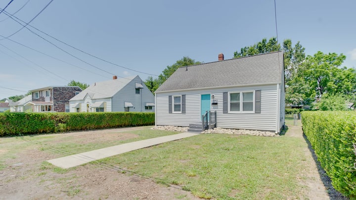 Comfy, And Cozy Stay At Buckroe Beach - Sleeps 10 - Hampton, VA