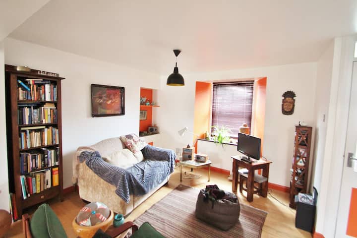 Period Property With Spacious Double Bedroom - Newlyn