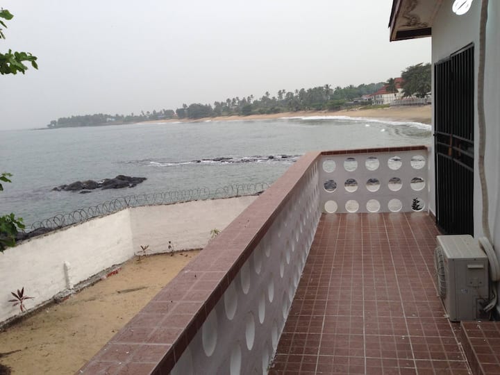 Stunning 2 Bed Beach Front House - Freetown