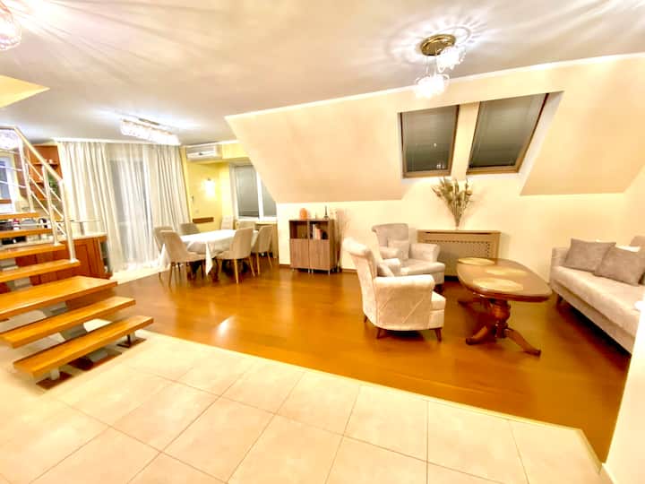 Spacious And Cozy Apartment, 3 Bdr, Free Garage. - Sofía