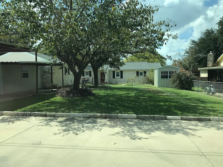 Paravel Lake House - Granbury, TX