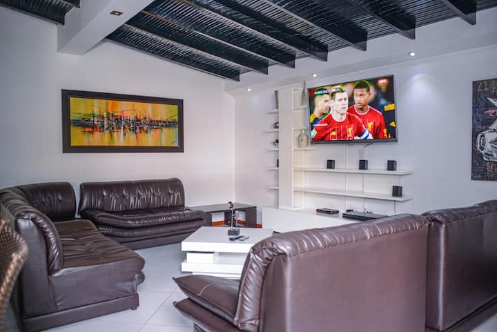 Luxurious 6 Br Poblado House - Medellín
