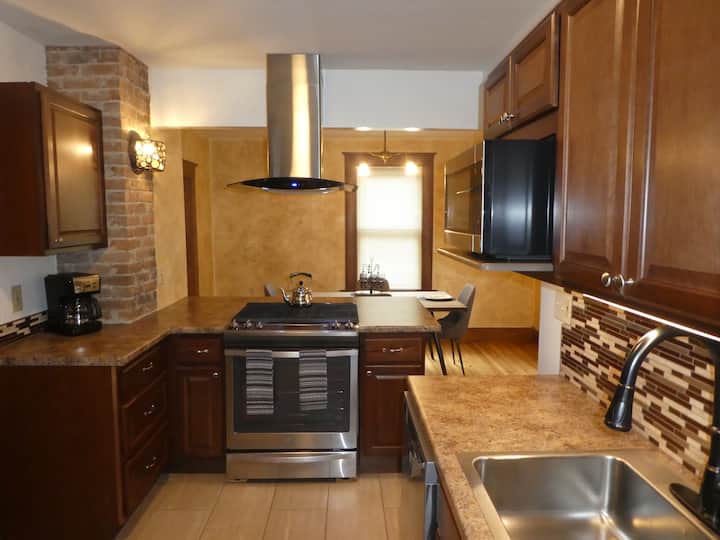 Remodeled Home In Downtown Colorado Springs! - Colorado Springs, CO