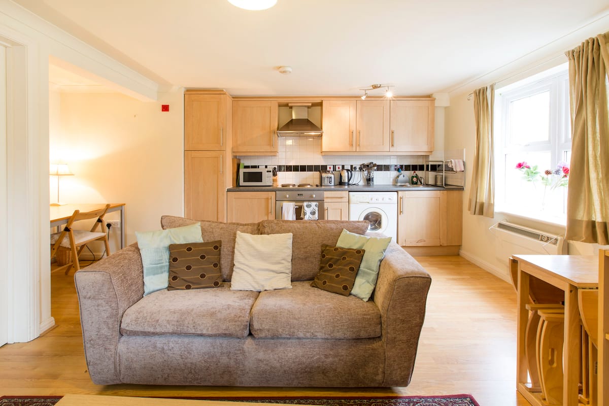 Oxford Apartment Holiday Rentals - England, United Kingdom | Airbnb