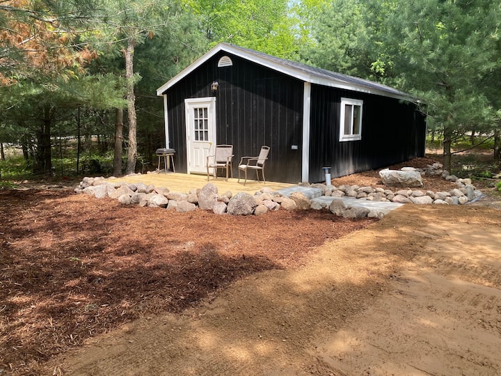 Private 1 B/r Cabin With Front Porch And Firepit! - Hesperia, MI