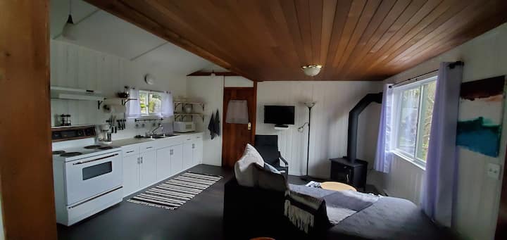 The Nordic Cabin - Salt Spring Island