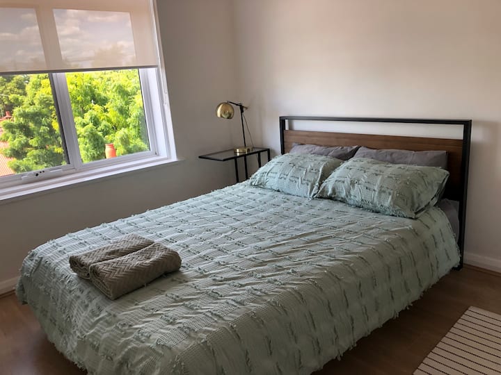 Social Doorstep In Richmond - 1 Bedroom Apartment - Kensington