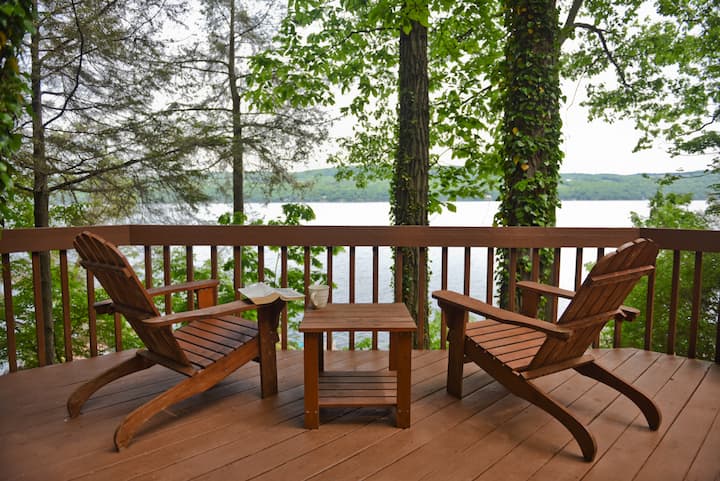 Seneca Lakefront Cabin & Beach Cottage: Hot Tub - Finger Lakes, NY
