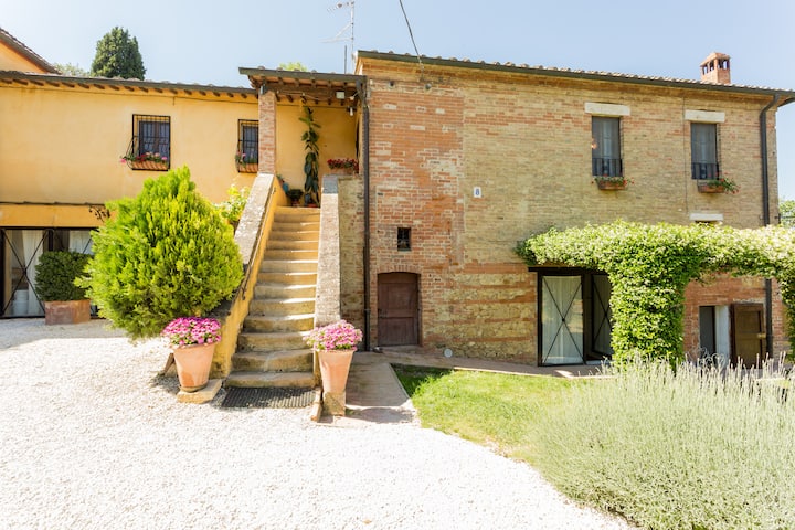 Tenuta Di Argiano Montepulciano  Fiasco - Montepulciano