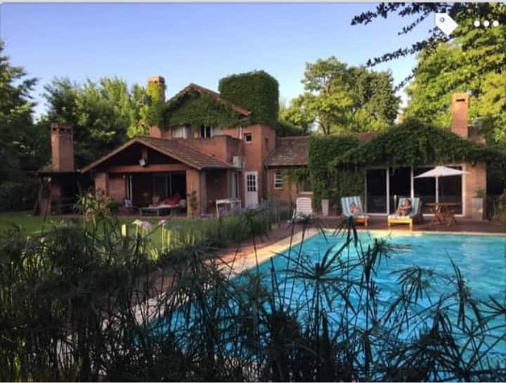 Casa Quinta Los Nogales Cuba Villa De Mayo. Bs. As - Bella Vista