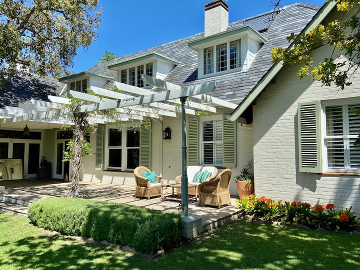 Poolside Paradise In Cape Town Southern Subs - Cape Town